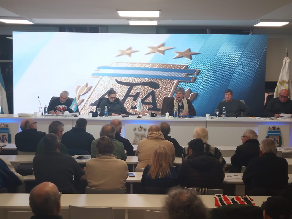 Los Vitalicios del Fútbol Argentino festejaron su Día en el Predio de ...